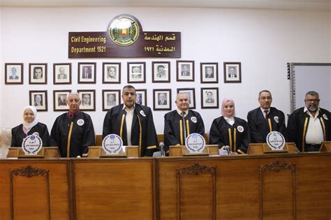 مناقشة اطروحة دكتوراه في قسم الهندسة المدنية كلية الهندسة