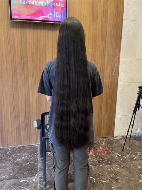剪刚毕业女大学生顺直秀发 发之美577 中国长发