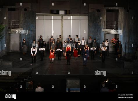 Premiere Musical Evita In Den Hauptrollen Anna Gössimax Dollinger
