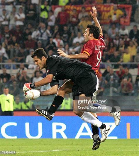 Julio Cesar Inter 2006 Photos And Premium High Res Pictures Getty Images