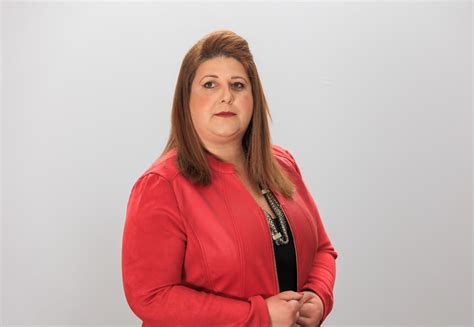 בגידה לא משנה באיזו דרך היא נעשית היא כואבת ומדומה לסכין חדה שננעצת