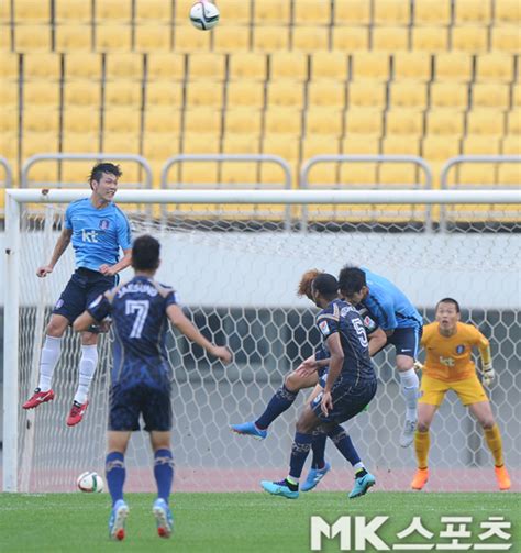 국가대표 Vs 이랜드 연습경기지만 양보는 없다 Mk포토
