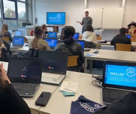 Hey Alter Mönchengladbach zieht Bilanz Computer an Jugendliche verschenkt nextMG