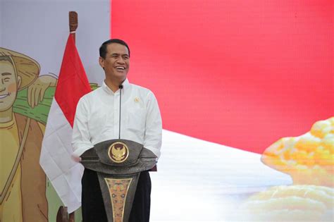Cukup Pakai KTP Petani Di Indonesia Kini Bisa Tebus Pupuk Subsidi Tugujatim Id