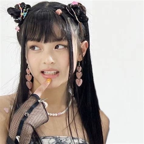 Shes So Pretty Uploaded By Yanna On We Heart It Y2k Hairstyles Hair