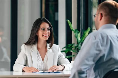 Lakukan 3 Hal Ini Jika Diminta Tahan Ijazah Saat Interview Kerja Parapuan