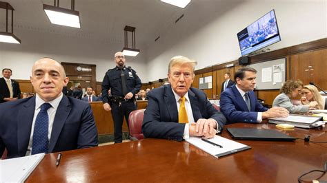 Procès De Donald Trump Les Débats Sachèvent Lex Président Renonce