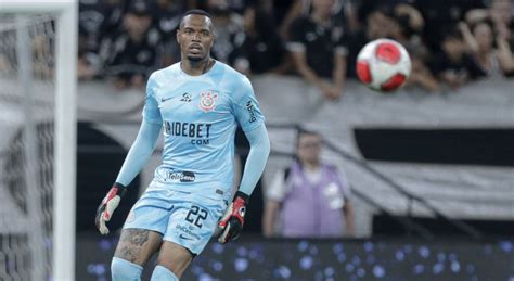 Corinthians Enfrenta Dificuldades Para Renovar Com Goleiro Carlos