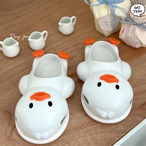 언니가 알려주는 꿀팁 세상 귀욤뽀짝한 오리 꽥꽥 슬리퍼 🐤🧡 오리가 왜 거기있냐고 ㅠㅠ걸을때마다 Facebook