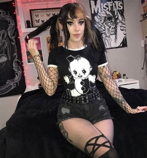 Does Anyone Know Her Name And Or Her Socials Deadgjrl 1109769