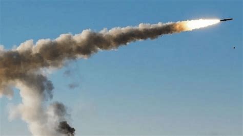 В Україні масштабна повітряна тривога — в областях лунають вибухи