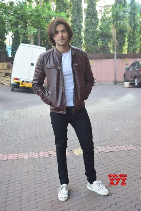 Vaaste Song Fame Actor Siddharth Gupta Snapped At Andheri Gallery