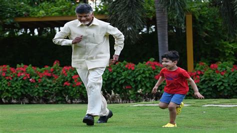 ವರಷದ ಚದರಬಬ ನಯಡ ಮಮಮಗ ಕಟ ಕಟ ಒಡಯ ಹಗ ಗತತ Year Old Grandson Of