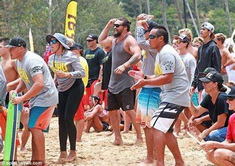 Jason Momoa Transforms Into A Real Life Aquaman In Hawaii Jason Momoa