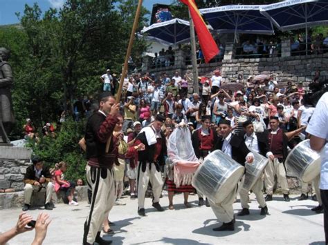 Сиљановска Давкова ќе присуствува на манифестацијата „Галичка свадба 2025“