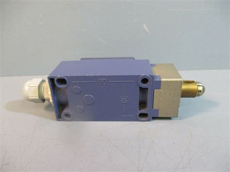 telemecanique xck j limit switch w zck e67 operating head etech surplus