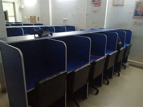 4ft Wooden School Library Shelves Load Per Layer 0 50 Kg At ₹ 2000