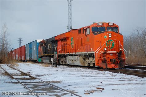 Railpictures Ca Dean Brown Photo On A Cold Winter Morning Cn 421 With Cn Eje Et44ac 3023