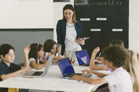 Inclusão digital nas escolas como democratizar a tecnologia Curso de