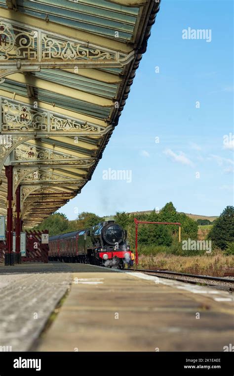 The Lms Royal Scot Class 46115 Scots Guardsman At Hellifield Station