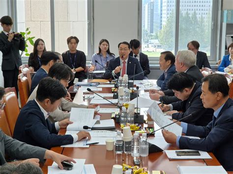 김건 오늘 외교통일위원회 법안소위 첫 회의를 주재하였습니다 소위원장으로서 막중한 책임감을 느끼고 있습니다 오전에는 외교부