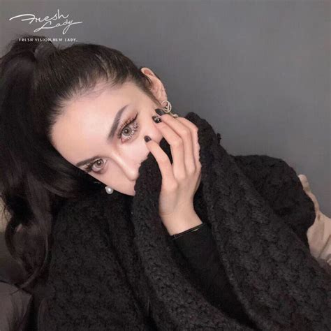 Partners Soft Hydrophilic Contact Lens Graded Model Crystal