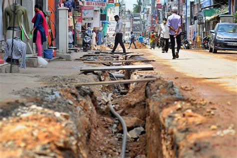 उत्तर प्रदेश में अब सड़क की खुदाई और कटान करने के लिए डीएम की अनुमति