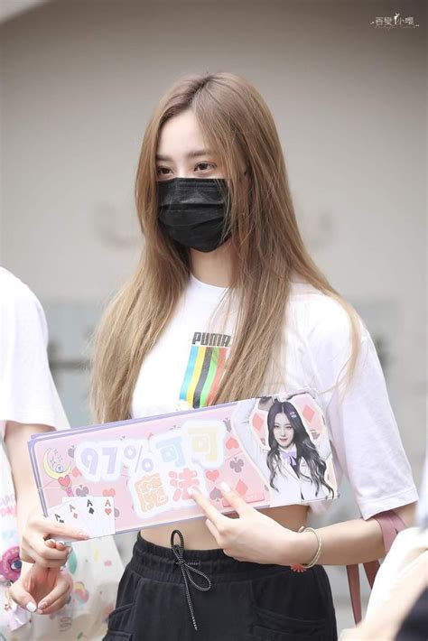 Pin By Kornkranok Pumsawai On Yiyang Korean Girl Yiyang Asian Woman