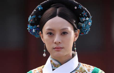 《甄嬛传》里甄嬛的四套衣服，图二最好看，图四让皇上大怒！
