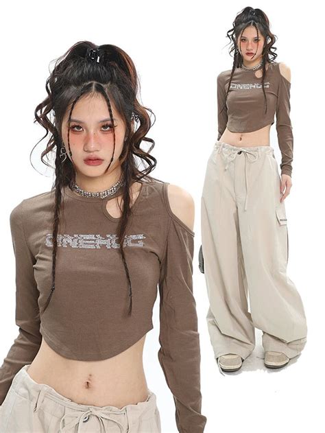 Onehug Solid Color Cut Out Long Sleeve Cropped Top