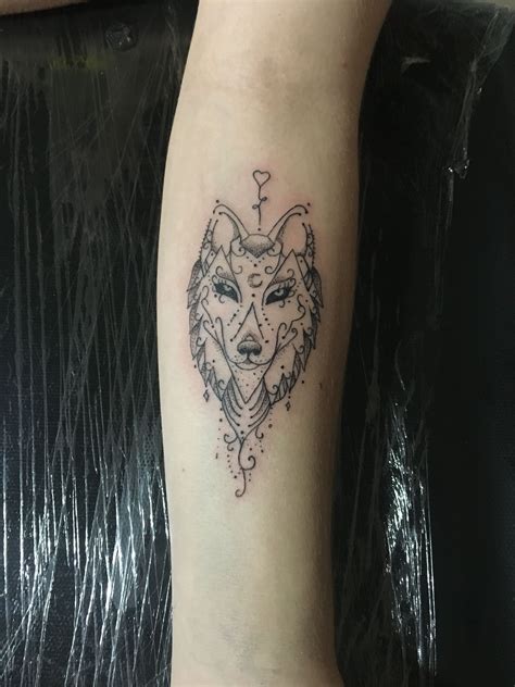 Ornamental Tattoo Lobo Ornamental Delicada Tattoo Fine Line Tattoo