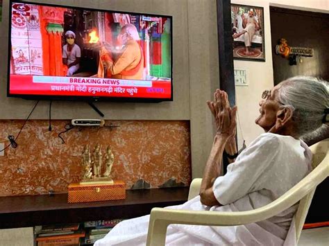 Pm Modis Mother Heeraben Modi Watches Live Telecast Of His Visit To