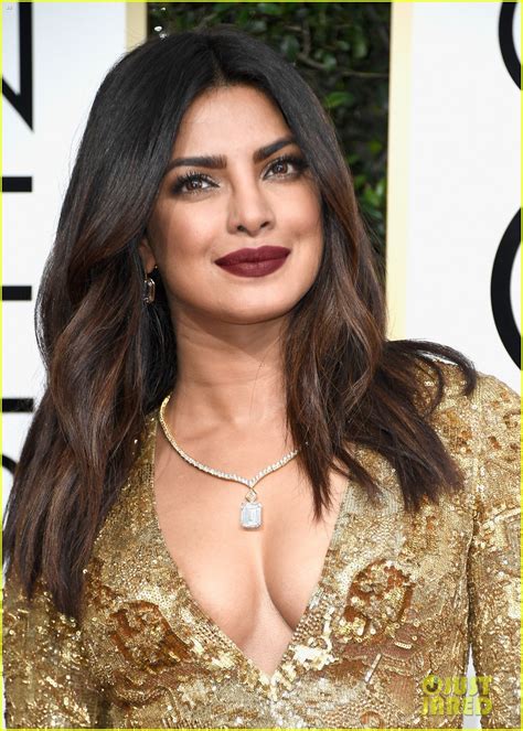 Priyanka Chopra Glitters In Gold At Golden Globes 2017 Photo 3838935