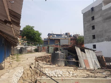 विनोद चौधरीले अर्काको जग्गा हत्याएर अपार्टमेन्ट बनाउँदा भासियो वरपरका