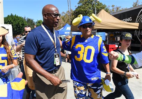 Rams Legend Eric Dickerson Disappointed With New Logo Asks Fans To