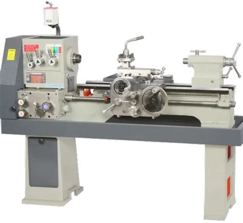 Geared Head Light Duty Lathe Machine Swing Over Bed 393 Mm Range Of