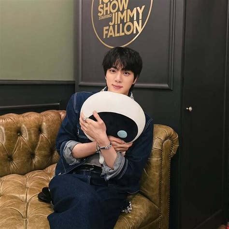 방탄소년단 진 ‘에코 빌보드 200 2주 연속 진입…솔로 앨범도 글로벌 차트 강세