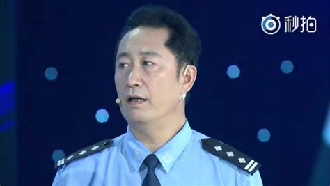 两帧画面帮助警方在监控的几人中进一步锁定犯罪嫌疑人。 神笔警探”林宇辉，破案诀窍是这样好看视频