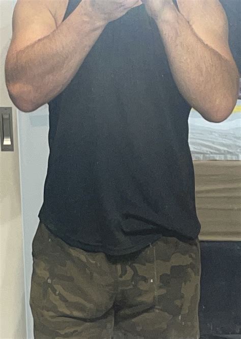 Hungmuscldaddytop On Twitter Quick Shower Before I Hit The Gym Who