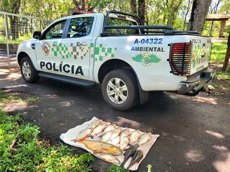 Rio Sapucaí pescador é autuado por pesca predatória em período de