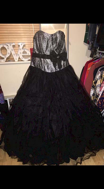 Debs Dresses Sell Your Pre Owned Debs Dresses At Debs Ireland