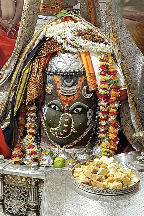 आज श्रावण मास का पहला सोमवार महाकाल में लगा भक्तो का ताँता Central