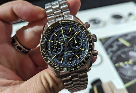 オメガ史上最強クロノグラフ誕生！ 常識はずれの精度を実現した「スピードマスター スーパーレーシング」を現地取材 高級腕時計専門誌クロノス