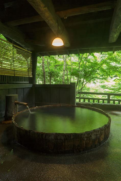 【希少価値！全国の混浴温泉】森の中の幻想 青く透きとおる湯「黒川温泉 山河」＜熊本県＞ Tabizine～人生に旅心を～