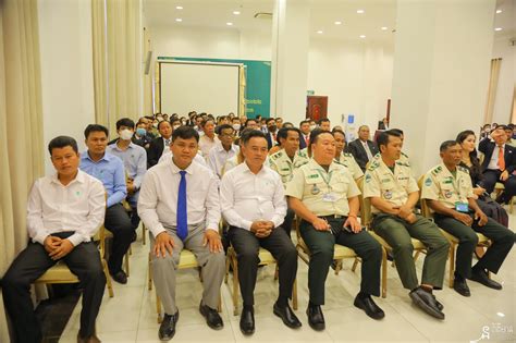 គ្រឿងឥស្សរិយយស និងប័ណ្ណសរសើរ