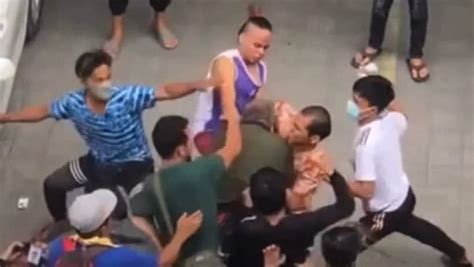 2 MMDA Enforcers Got Mauled In Pasay City During Clearing Operation