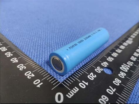 Wholesale Price Rechargeable Li Ion Battery 18650 3 7V 2200mAh Cylinder Lithium Cell 18650 8