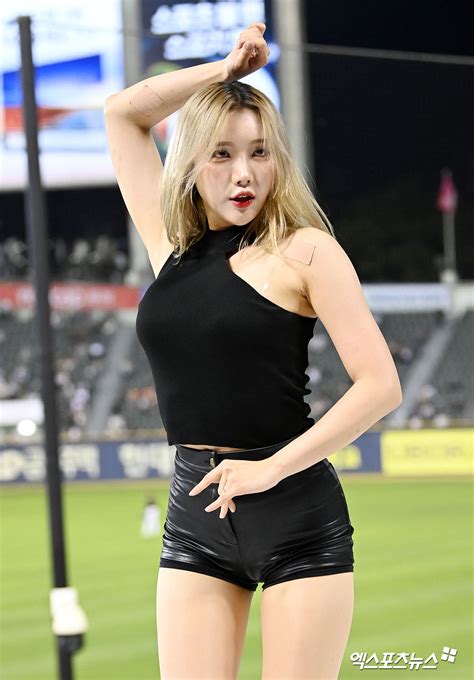 치어리더 이진 섹시 요염의 끝판왕 엑 s HD화보 나무뉴스