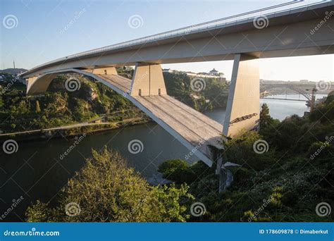 Pontes Sobre O Rio Douro Do Porto Foto De Stock Imagem De Nova Bonito 178609878