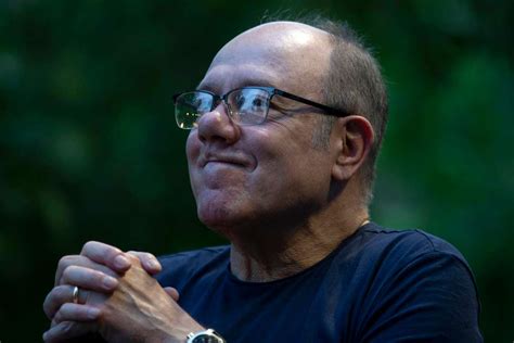 Carlo Verdone un fan lo avvicina al cimitero quello che ha fatto è